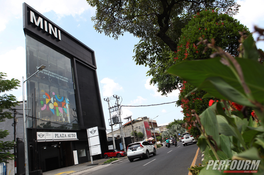 PLAZA MINI SURABAYA, AT YOUR SERVICE - Perfourm